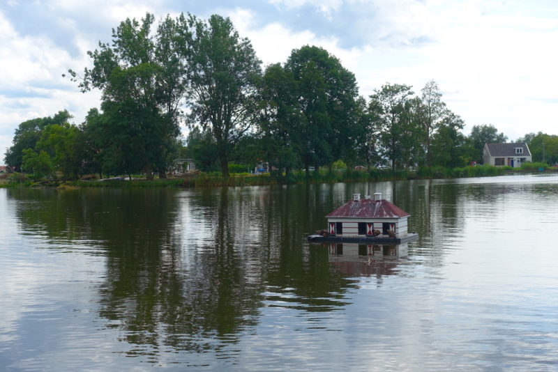 BROEK IN WATERLAND: A FAIRY TALE VILLAGE NEAR AMSTERDAM
